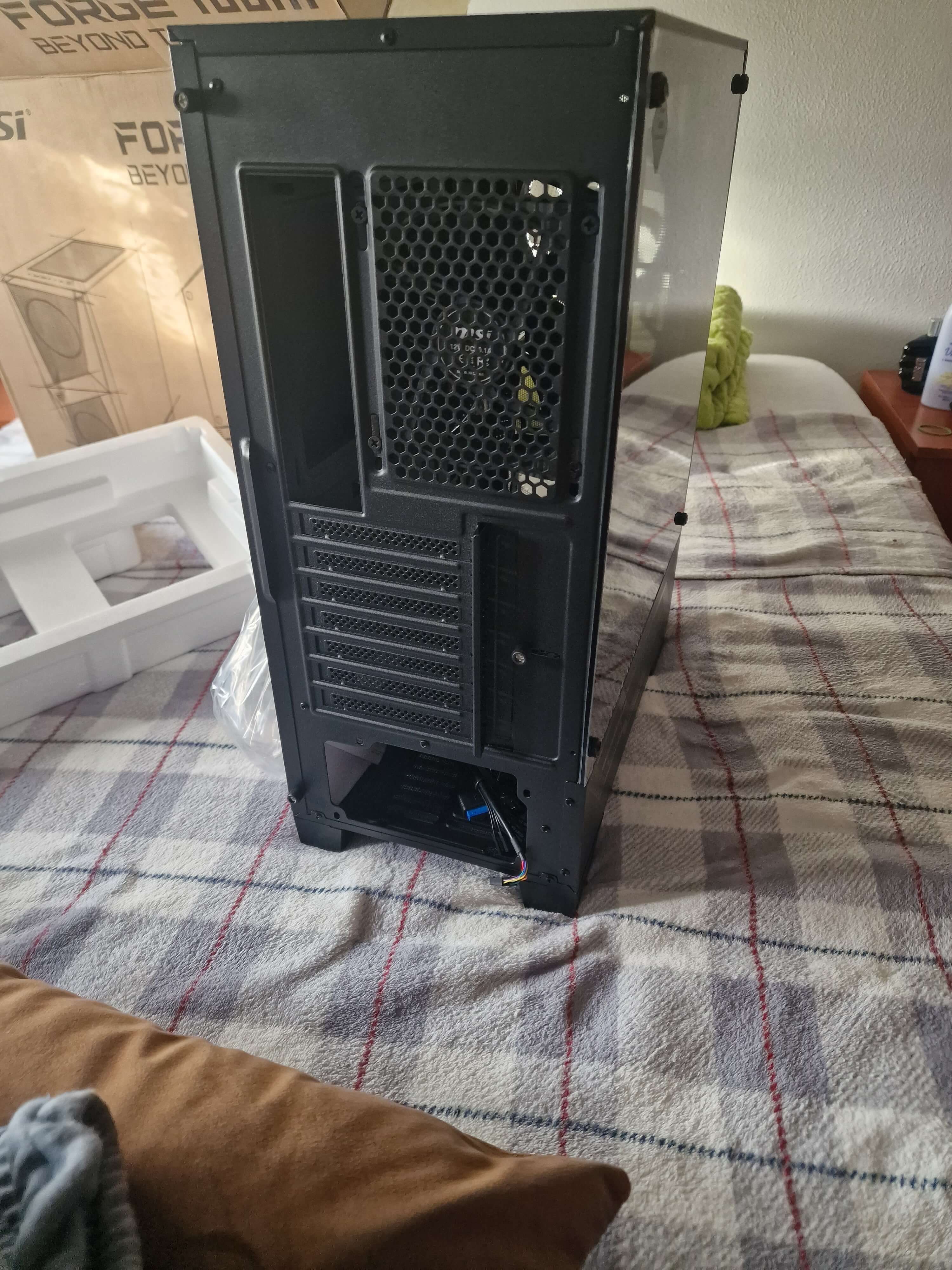 MSI MAG Forge 100M Cristal Templado USB 3.2 RGB Negra | PcComponentes.com