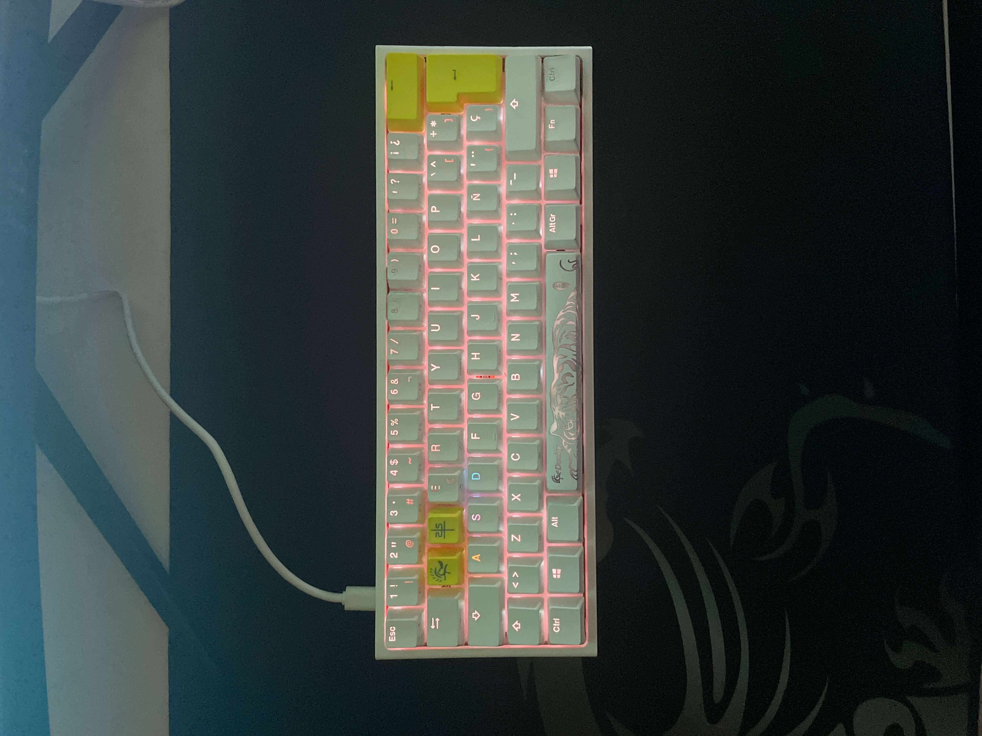 Ducky ONE 2 PRO Classic Mini 60% Pure White Kailh Red RGB PBT Teclado ...